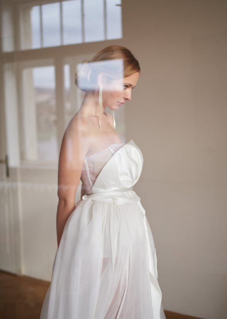 Kubista menyasszonyoknak tervez a fiatal cseh márka | Marie Claire