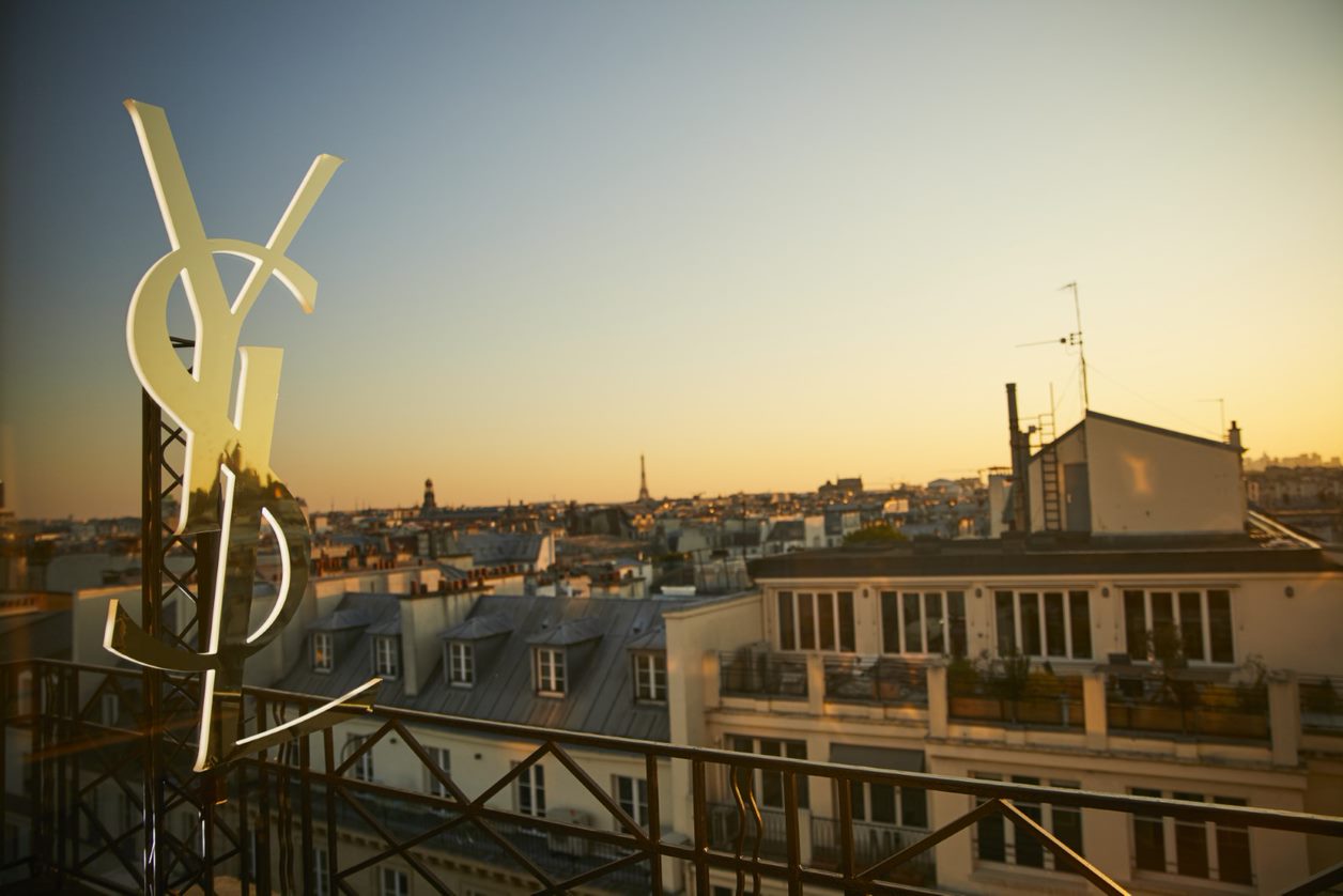 Less be te is az YSL első virtuális bulijába! | Marie Claire