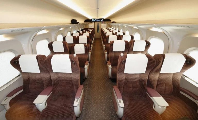 Földrengés idején is hasít a japán szupervonat | Marie Claire