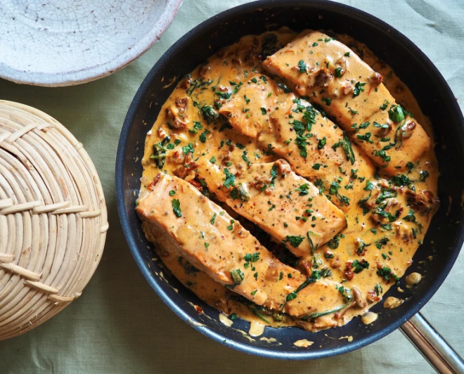 A legkrémesebb toszkán lazac 30 perc alatt | Marie Claire