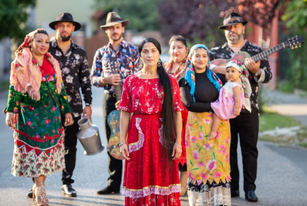 Lakatos Mónika is fellép a Cigány Dal Napján | Marie Claire