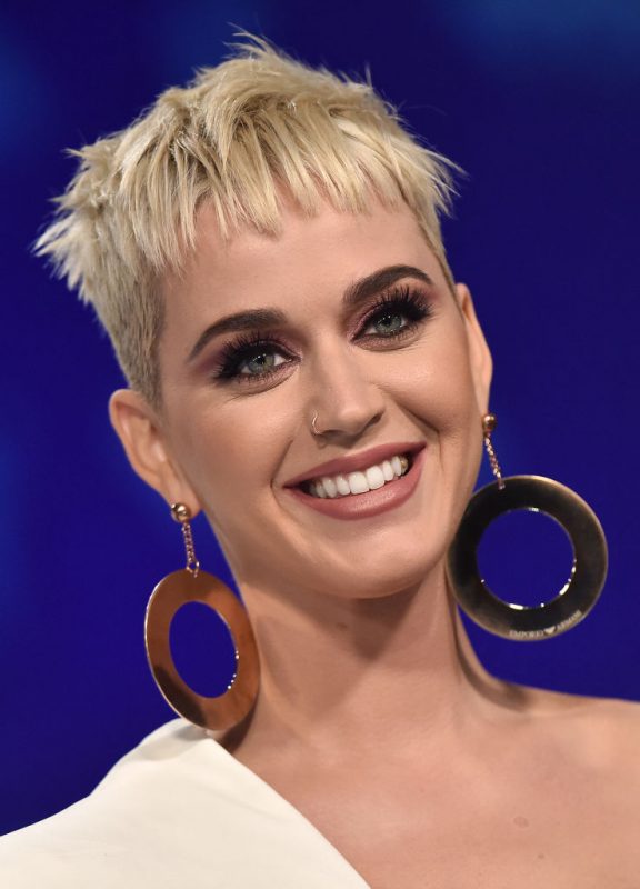 Pompadour, aszimmetrikus, undercut: minden arcformához tartozik egy ...