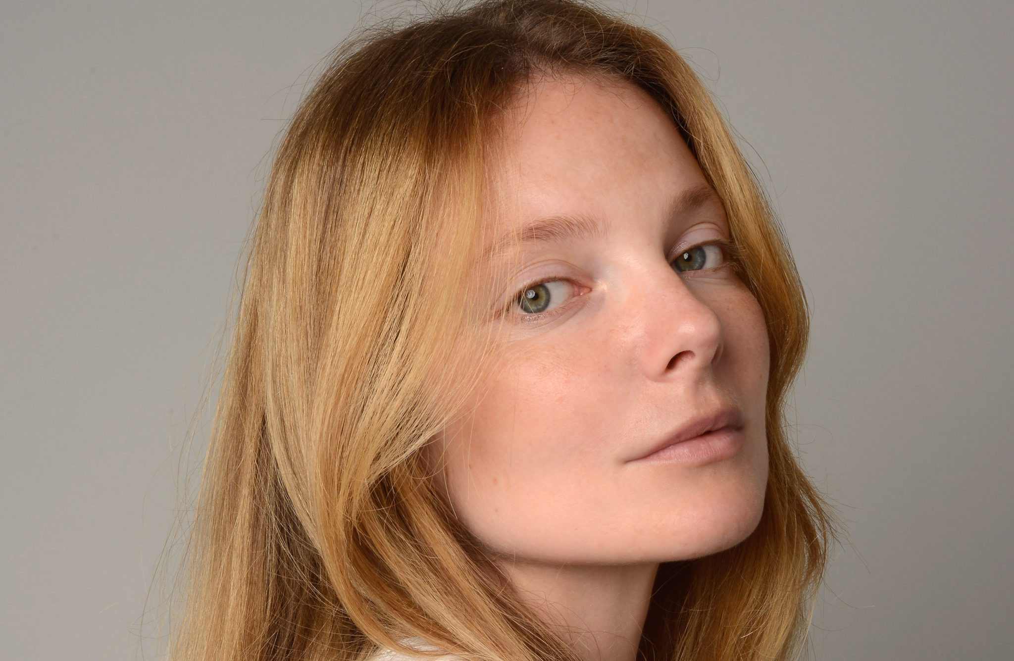 Mihalik Enikő és kislánya együtt pózolnak a kamerának