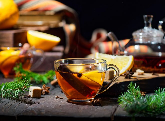 Adventi teakeverék fenyőtűlevéllel | Marie Claire