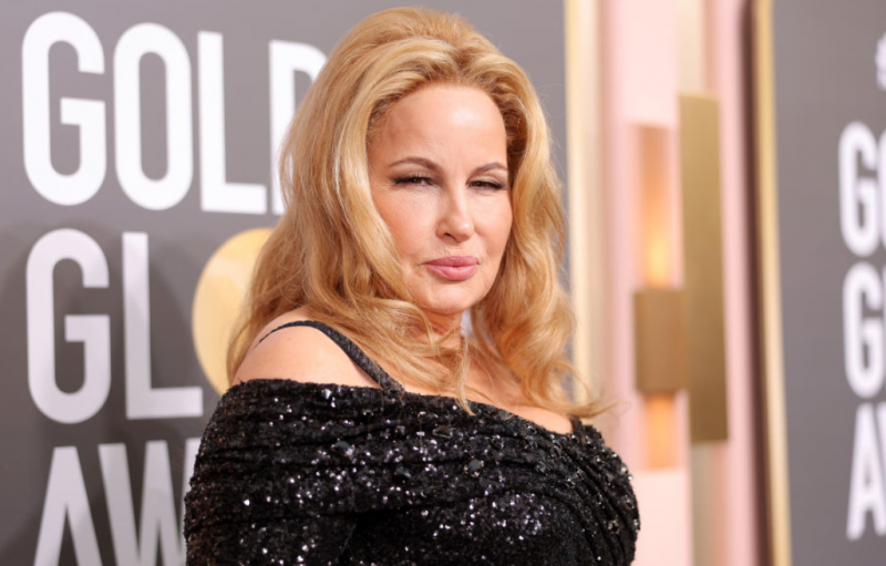 Jennifer Coolidge reméli, hogy A Fehér Lótusz elhozza neki a szerelmet ...
