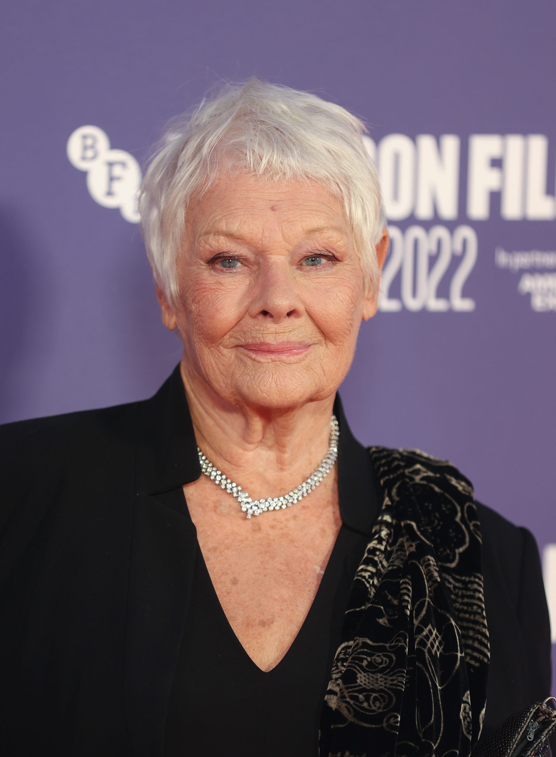 Judi Dench a szembetegsége ellenére is dolgozna tovább