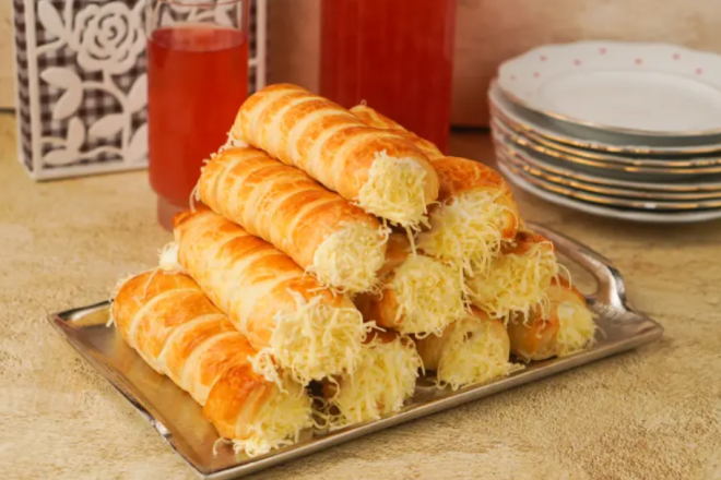 Itt a tökéletes házi sajtos roló receptje | Marie Claire