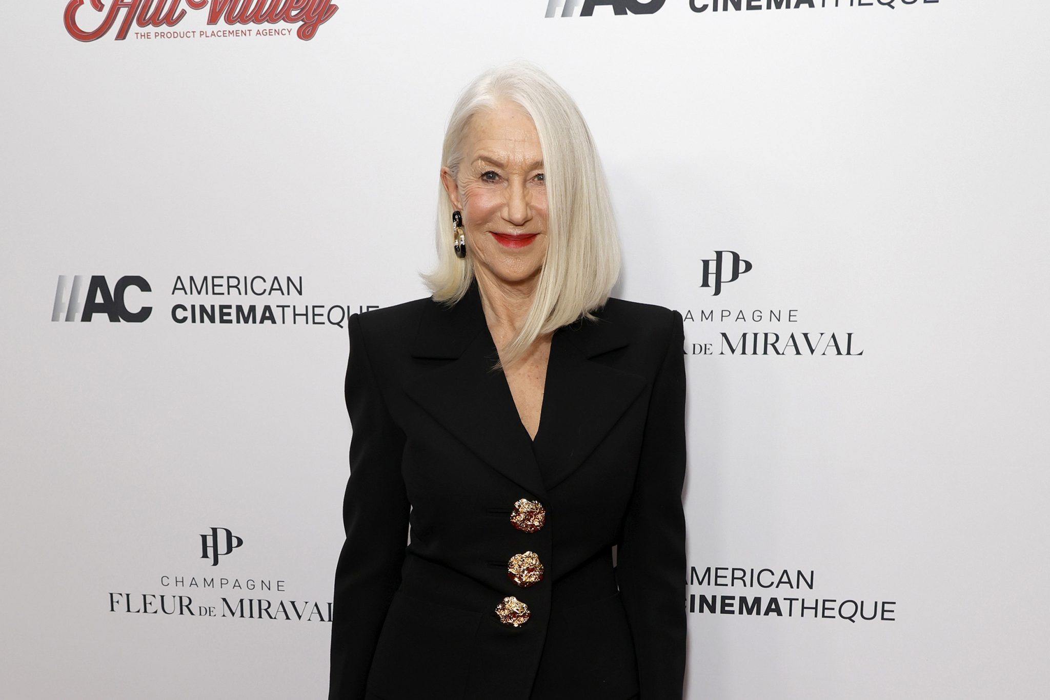 Helen Mirren királynői ősz haja | Marie Claire