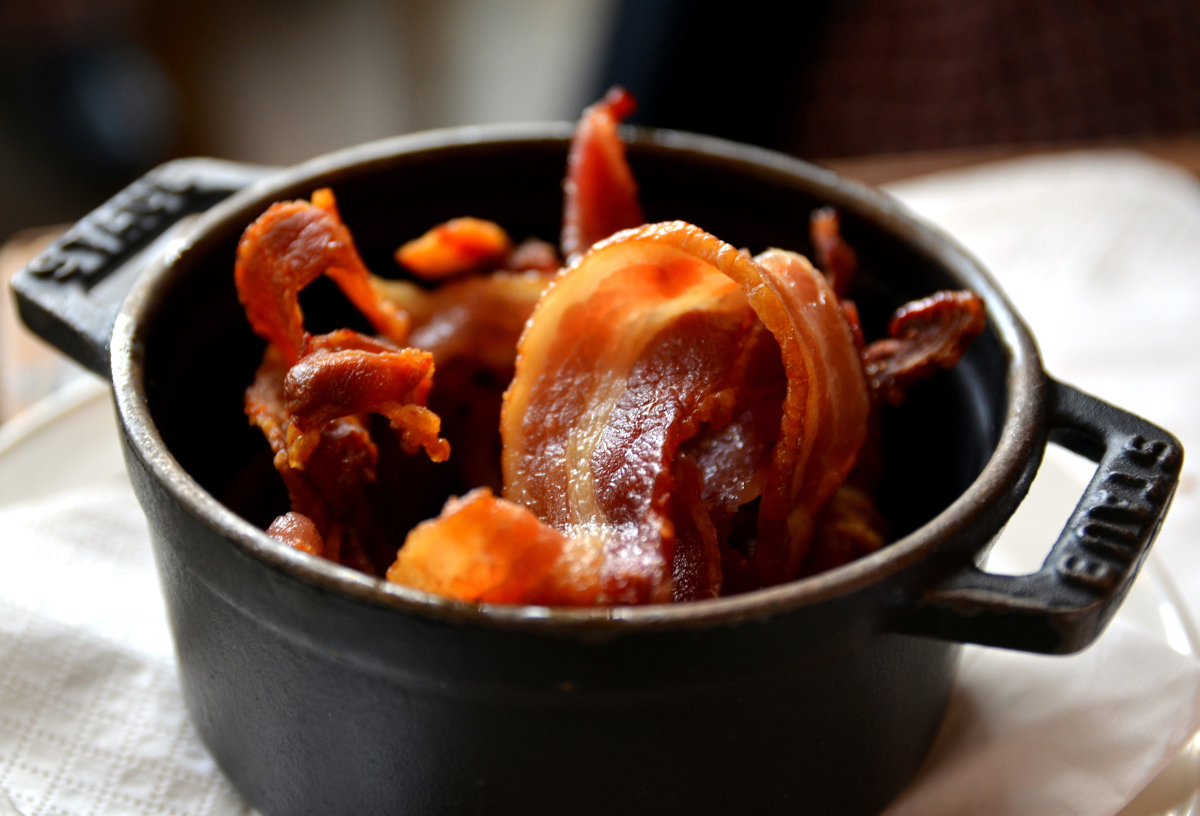 Így süssük tökéletesen ropogósra a szalonnát! | Marie Claire