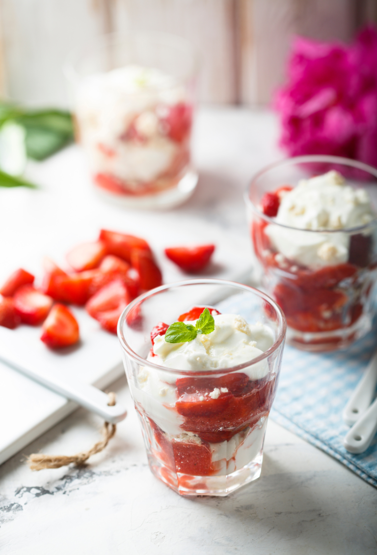 Pillekönnyű nyári desszert: a híres Eton mess | Marie Claire