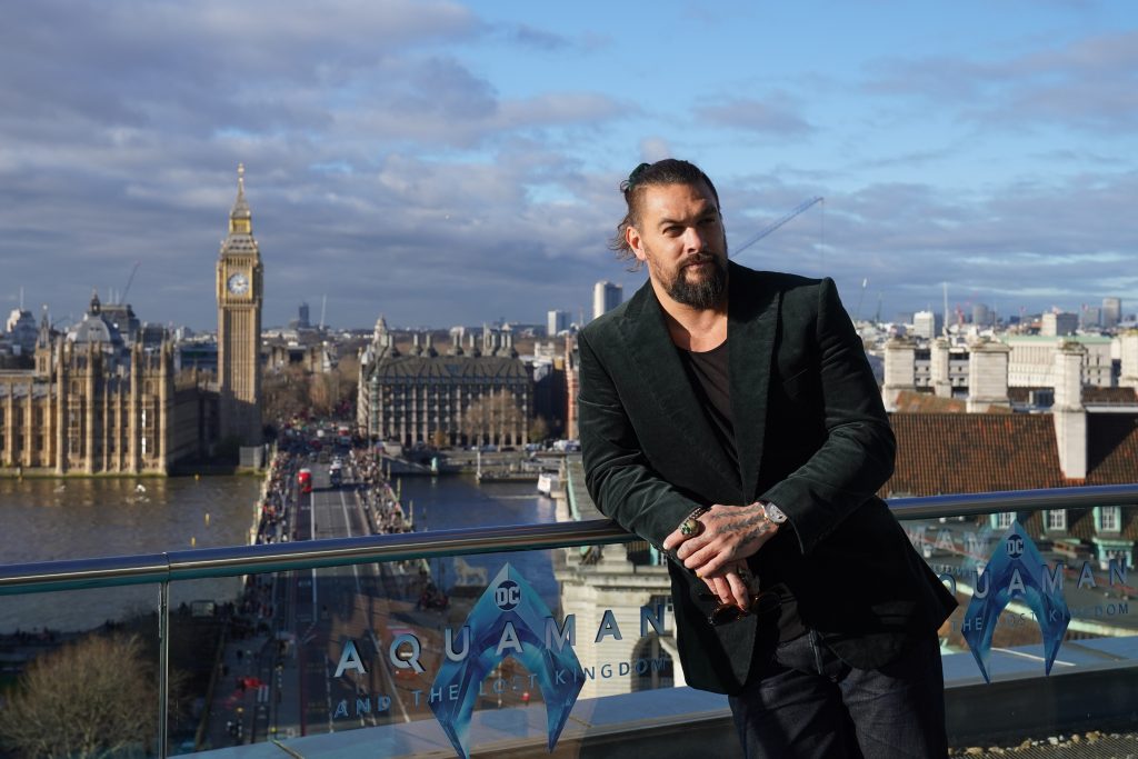 Ettől az étrendtől és edzéstervtől kockás Jason Momoa hasa