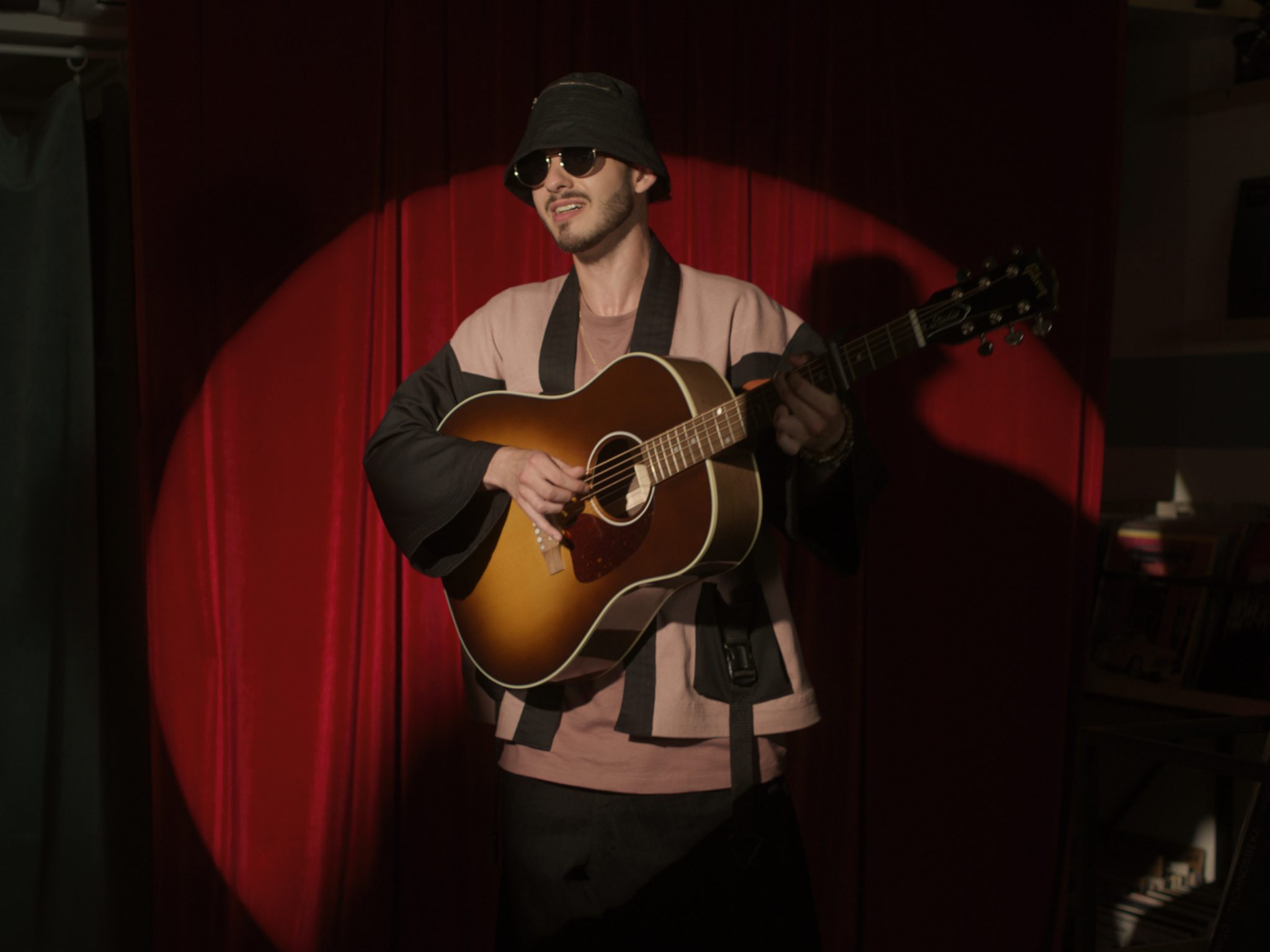 Az Azahriah film rendezője: Mazzag Izabella | Marie Claire