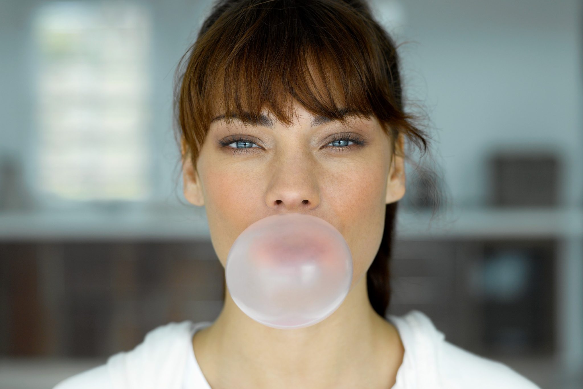 Így szedd ki a rágót a ruhából egy mozdulattal!