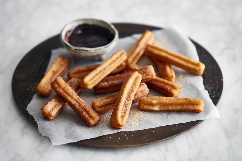 Churros avagy csurosz, spanyol fánk receptje | Marie Claire