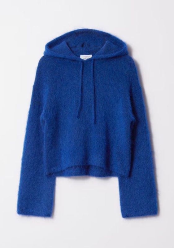 Kapucnis pulcsi: a ruhadarab, amiért mindenki rajong